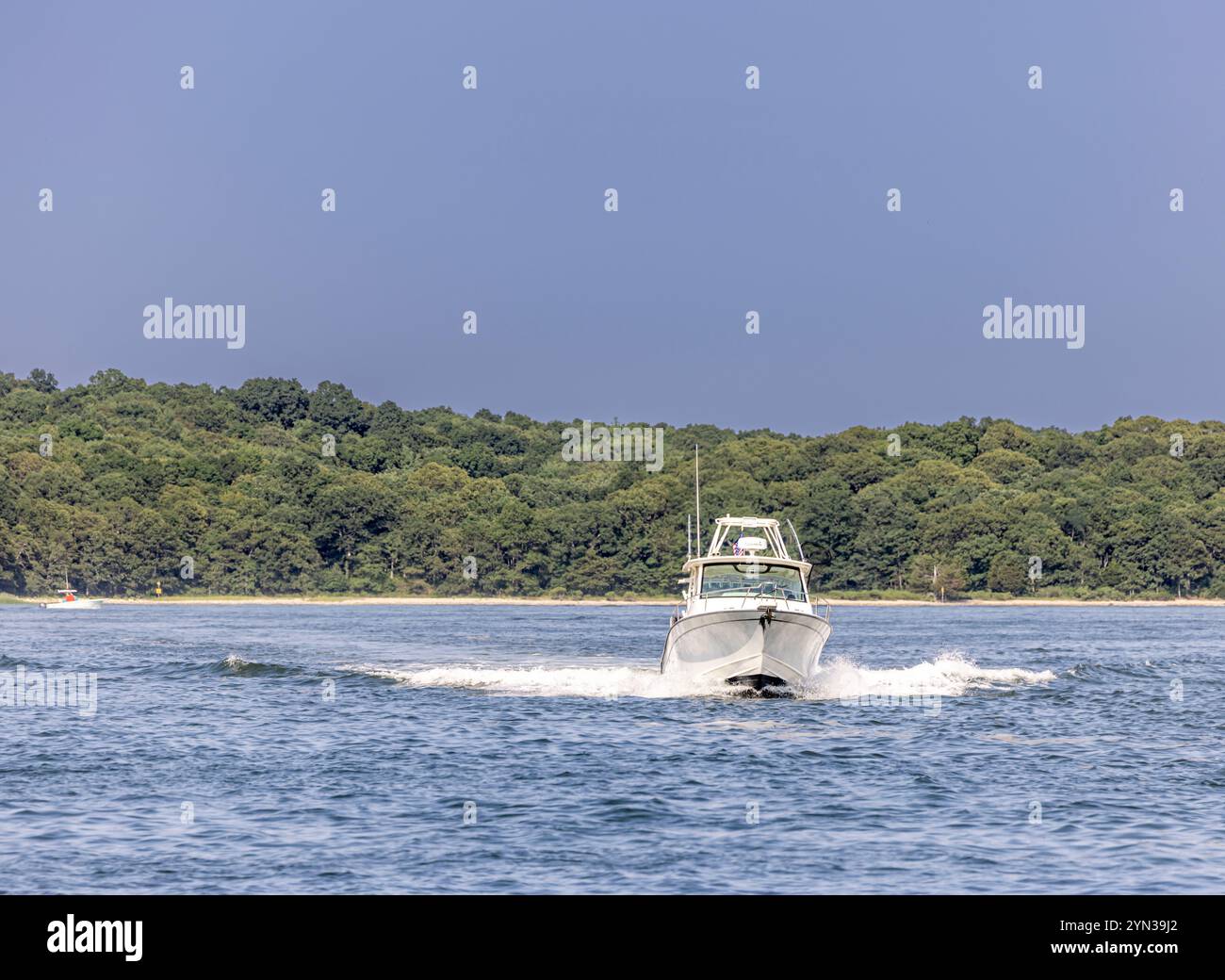 head on view of a motor boating underway Stock Photo - Alamy