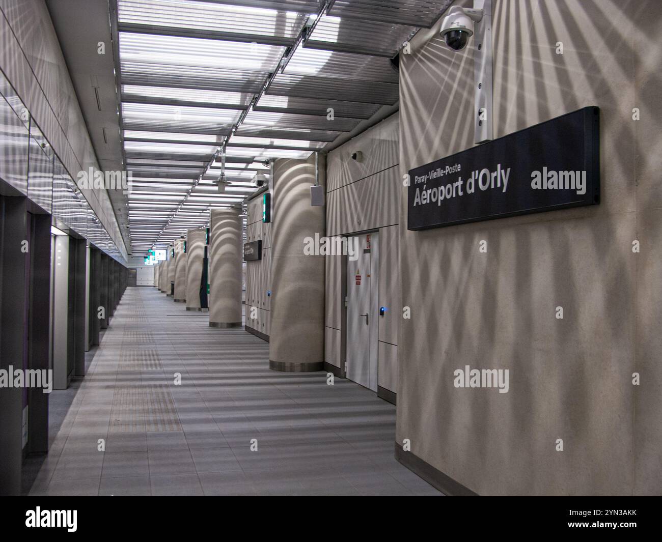 Rer platform hi-res stock photography and images - Alamy