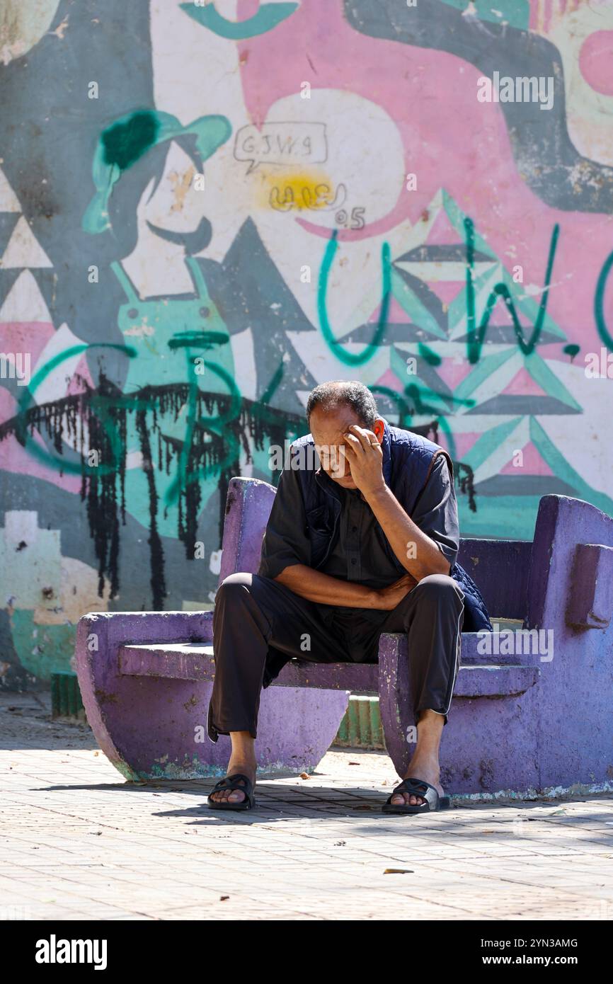 Graffiti on park bench hi-res stock photography and images - Alamy