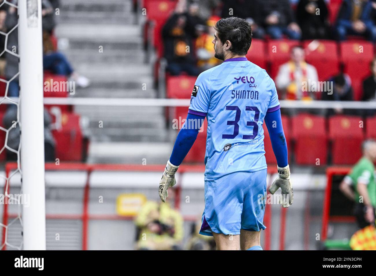 Mechelen, Belgium. 24th Nov, 2024. Beerschot's goalkeeper Nick Shinton ...