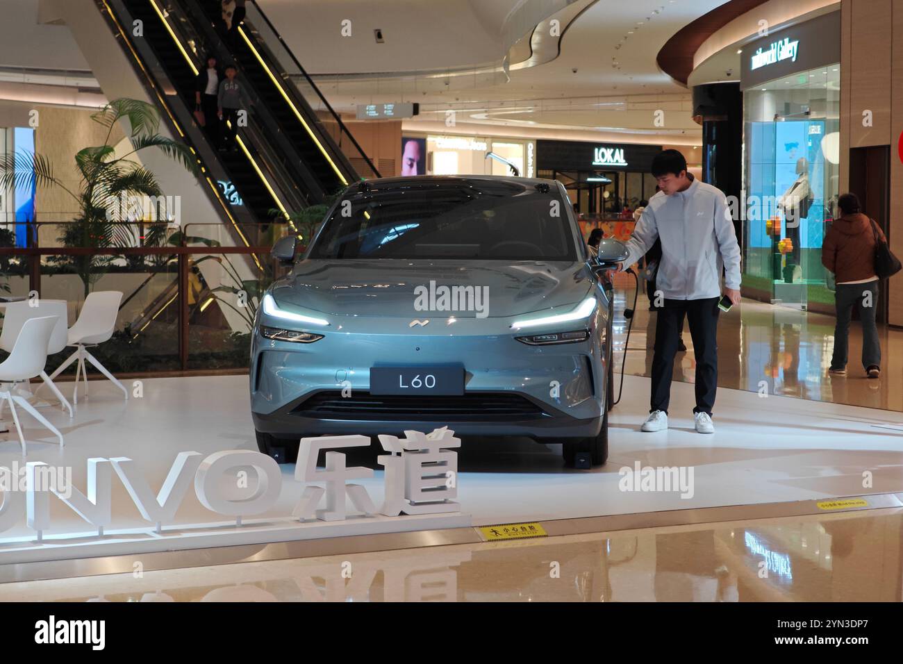 SHANGHAI, CHINA - NOVEMBER 24, 2024 - Customers experience the ONVO L60 new energy vehicle of ...