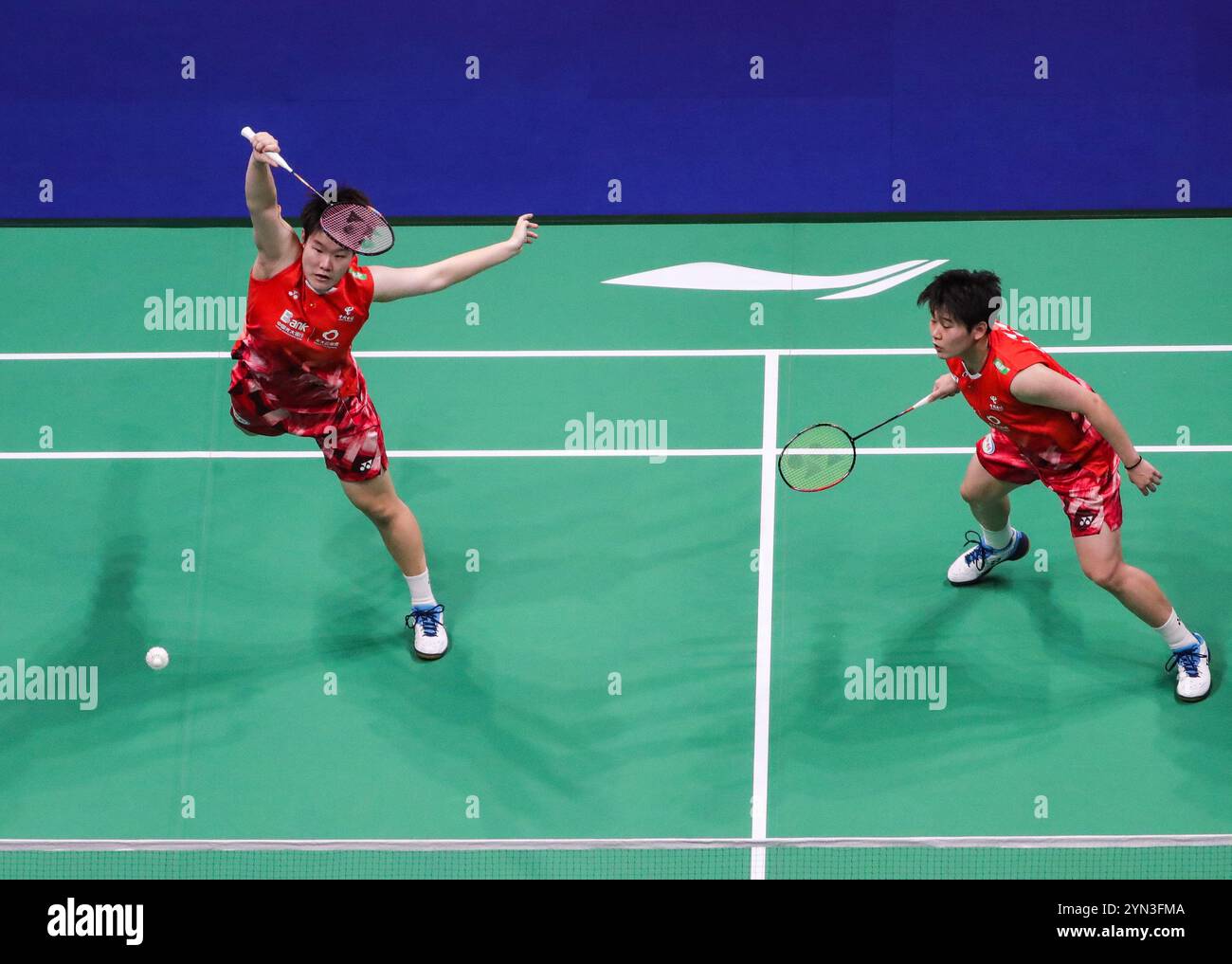 Shenzhen, China's Guangdong Province. 24th Nov, 2024. Liu Shengshu (L)/Tan Ning compete during ...
