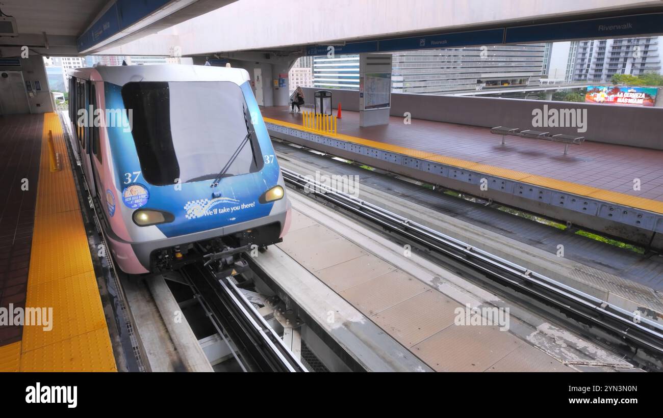 The tracks and stations of the Metromover in Miami - MIAMI, UNITED ...