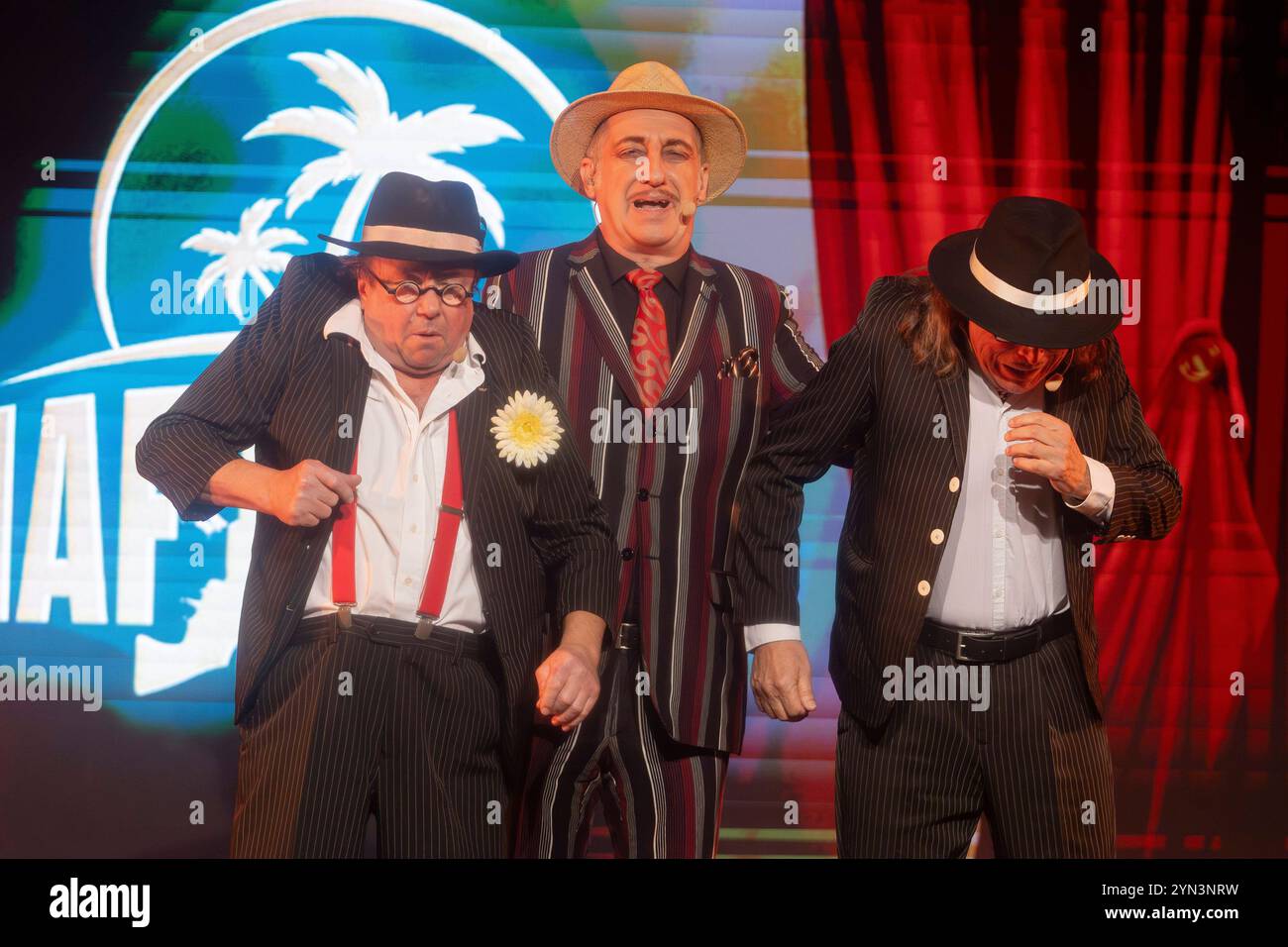 Der Pate Mitte, Bert Callenbach mit seinen Gefolgsleuten Schlicht re ...