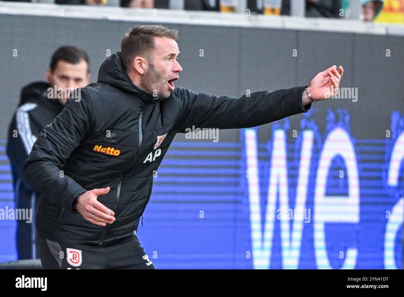 Regensburg, Germany. 24th Nov, 2024. Soccer: Bundesliga 2, Jahn ...