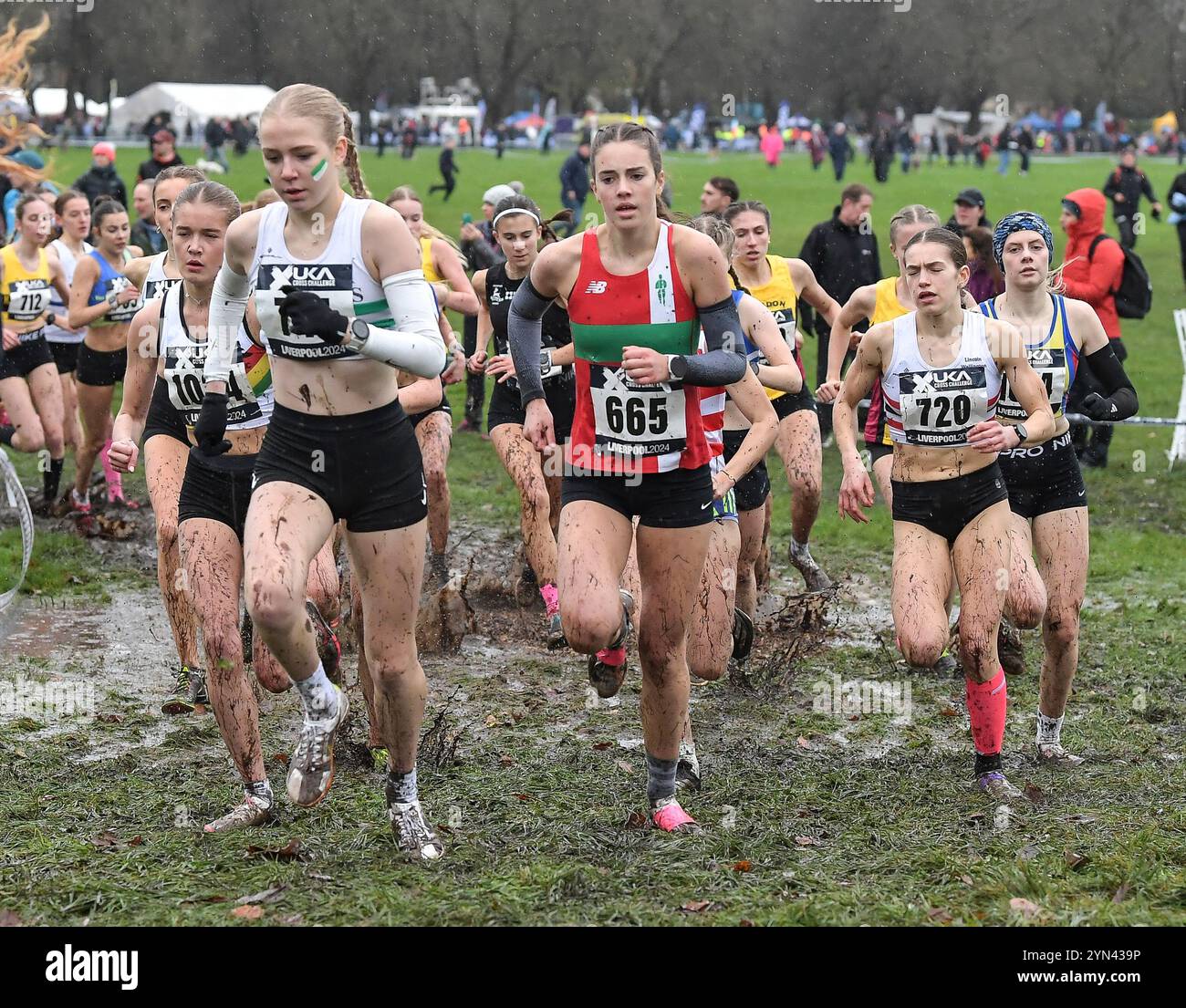 Libby Hale (747) of Swansea Harriers AC competing in the U17/U20 womens ...