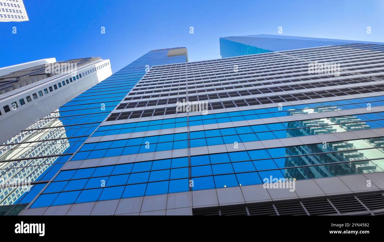 Wells Fargo Tower in Downtown Miami Florida - MIAMI, UNITED STATES ...