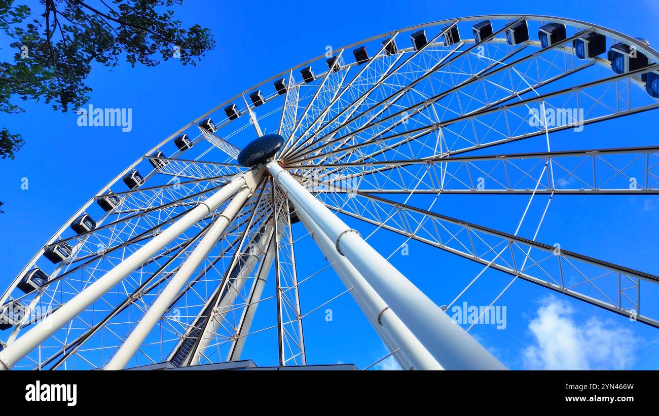 Skywheel at Bayfront Park in Downtown Miami - MIAMI, UNITED STATES ...