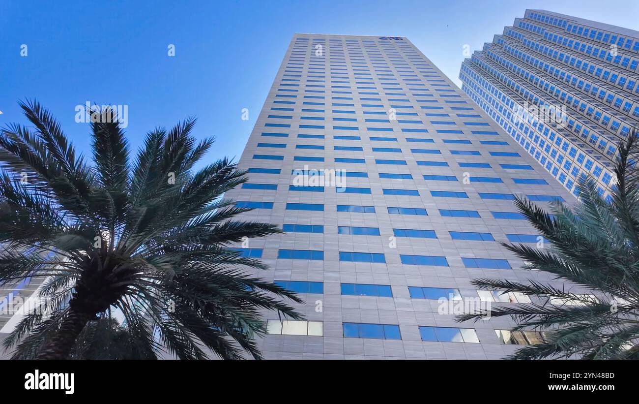 Citibank Tower in Downtown Miami Florida - MIAMI, UNITED STATES ...