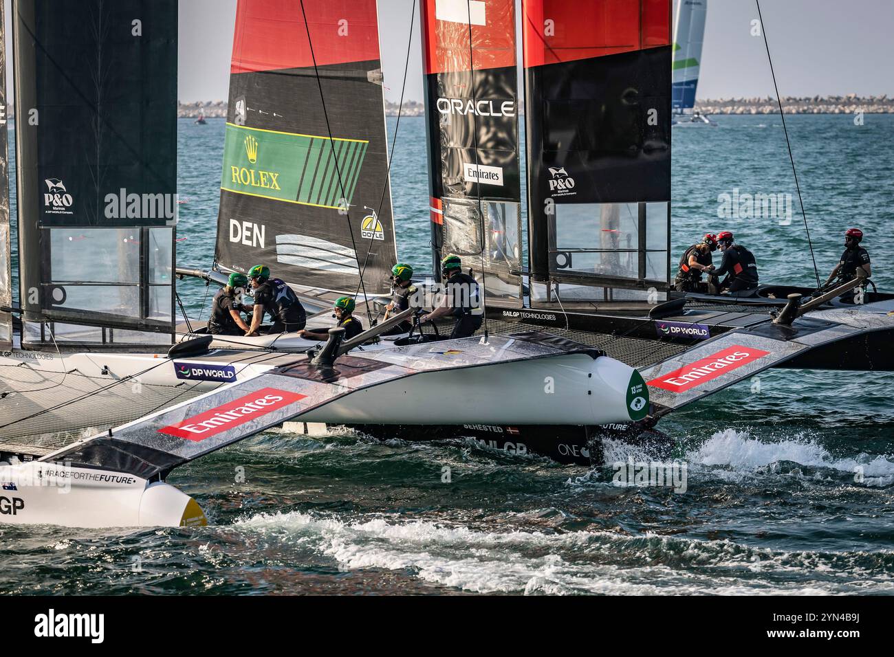 DUBAI, 24.11.2024 - Ganz eng: AUSTRALIA SAILGP TEAM - Tom Slingsby (AUS ...