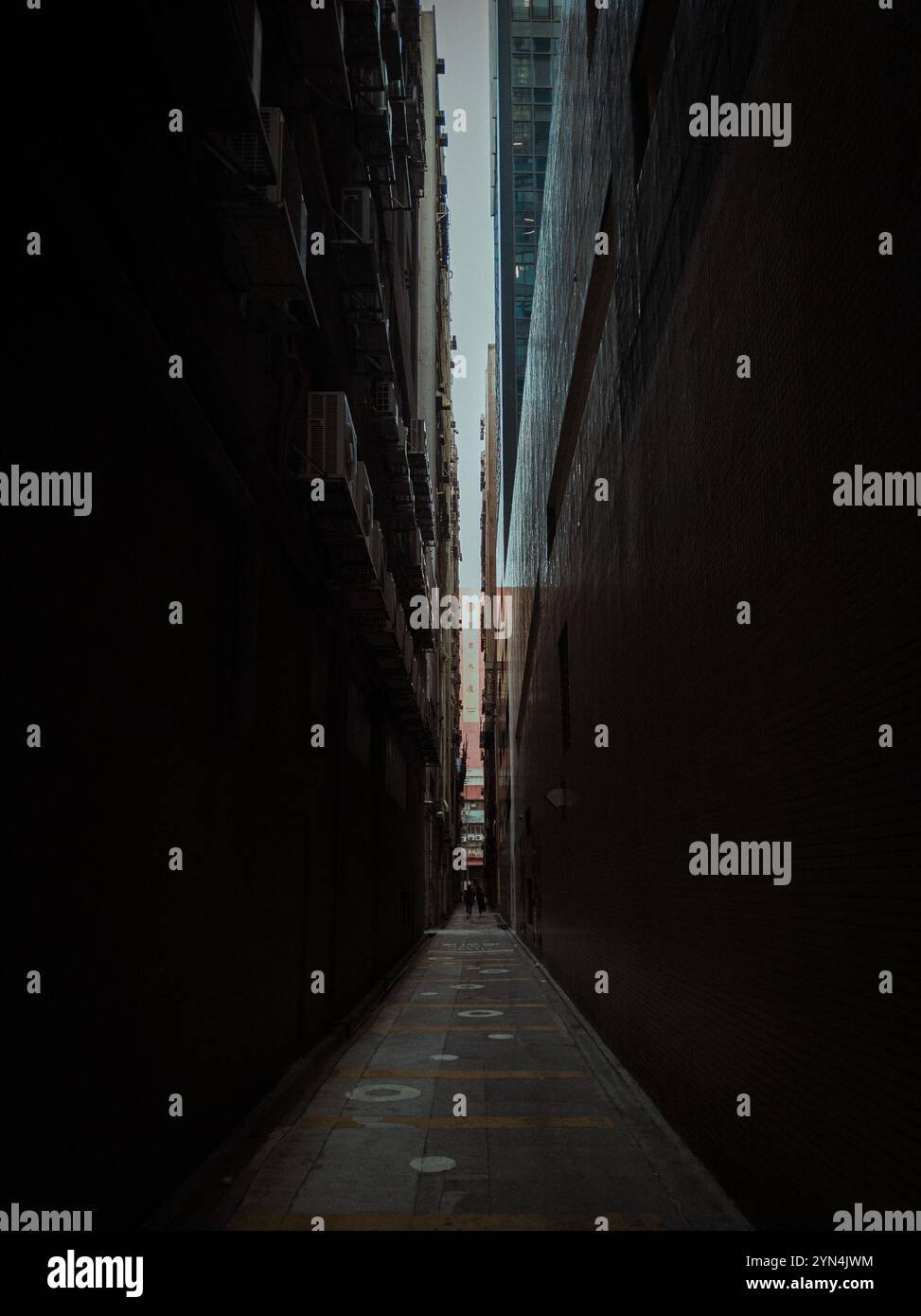 Minimalist passageway hi-res stock photography and images - Alamy