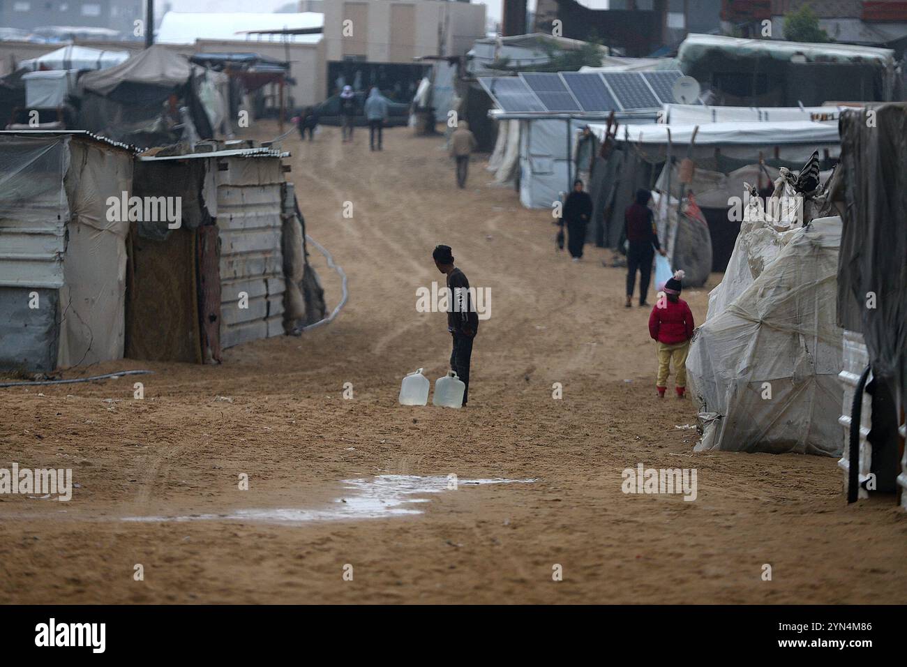 Khan Younes, Palestine. 24th Nov, 2024. Al-Mawasi camp for displaced ...