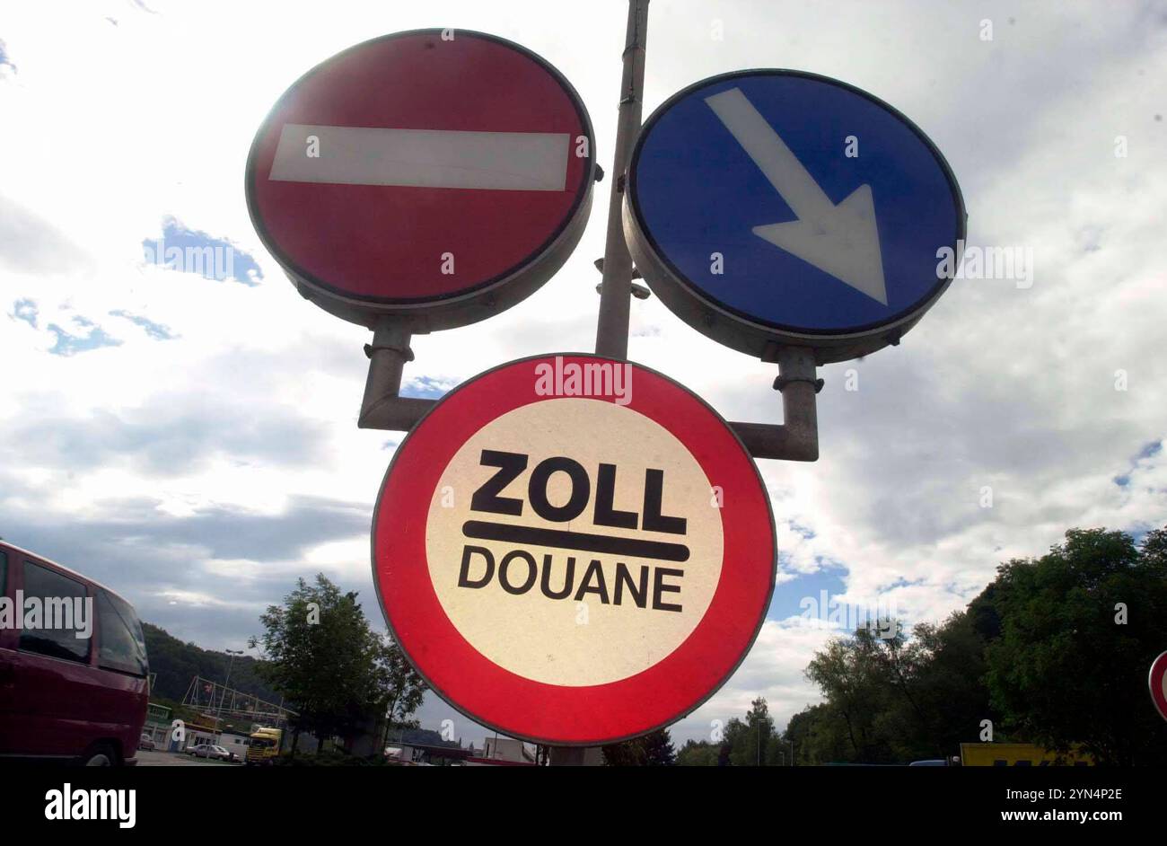 French toll sign hi-res stock photography and images - Alamy