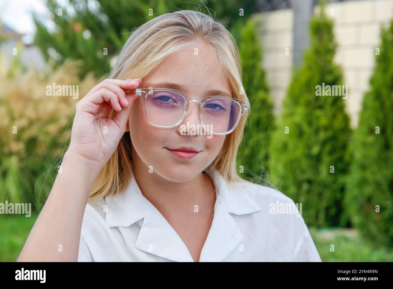 Girl eyeglasses standing hi-res stock photography and images - Alamy