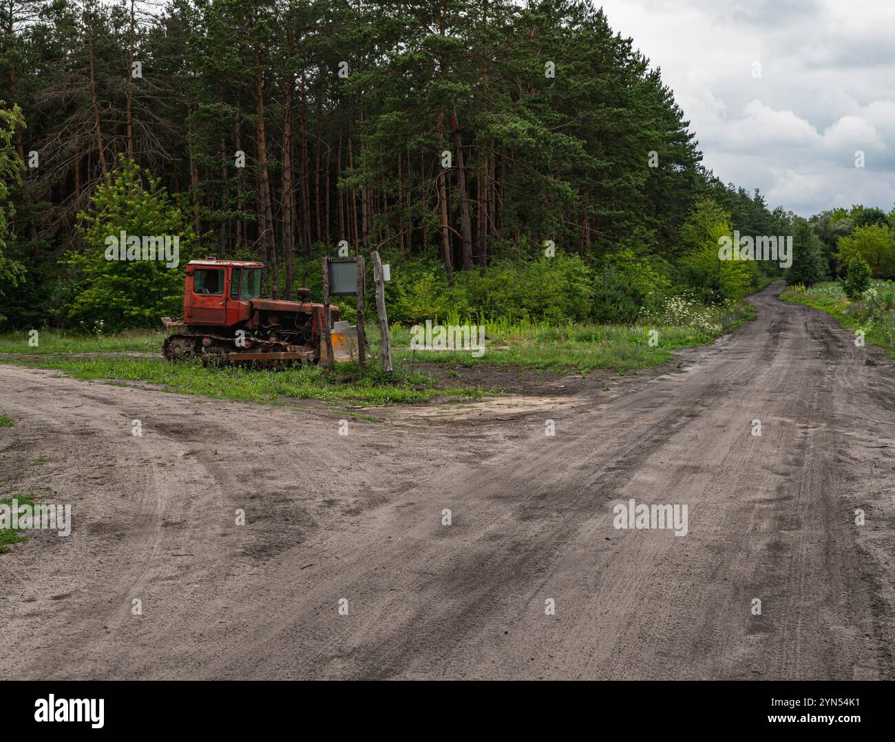 old and abandoned heavy construction equipment Stock Photo - Alamy