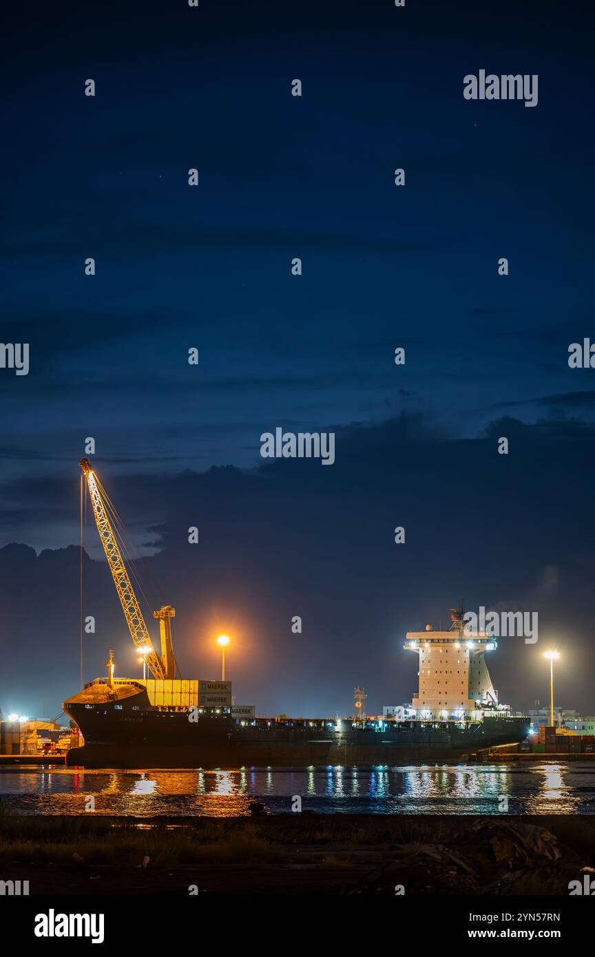 Global supply chains containers hi-res stock photography and images - Alamy