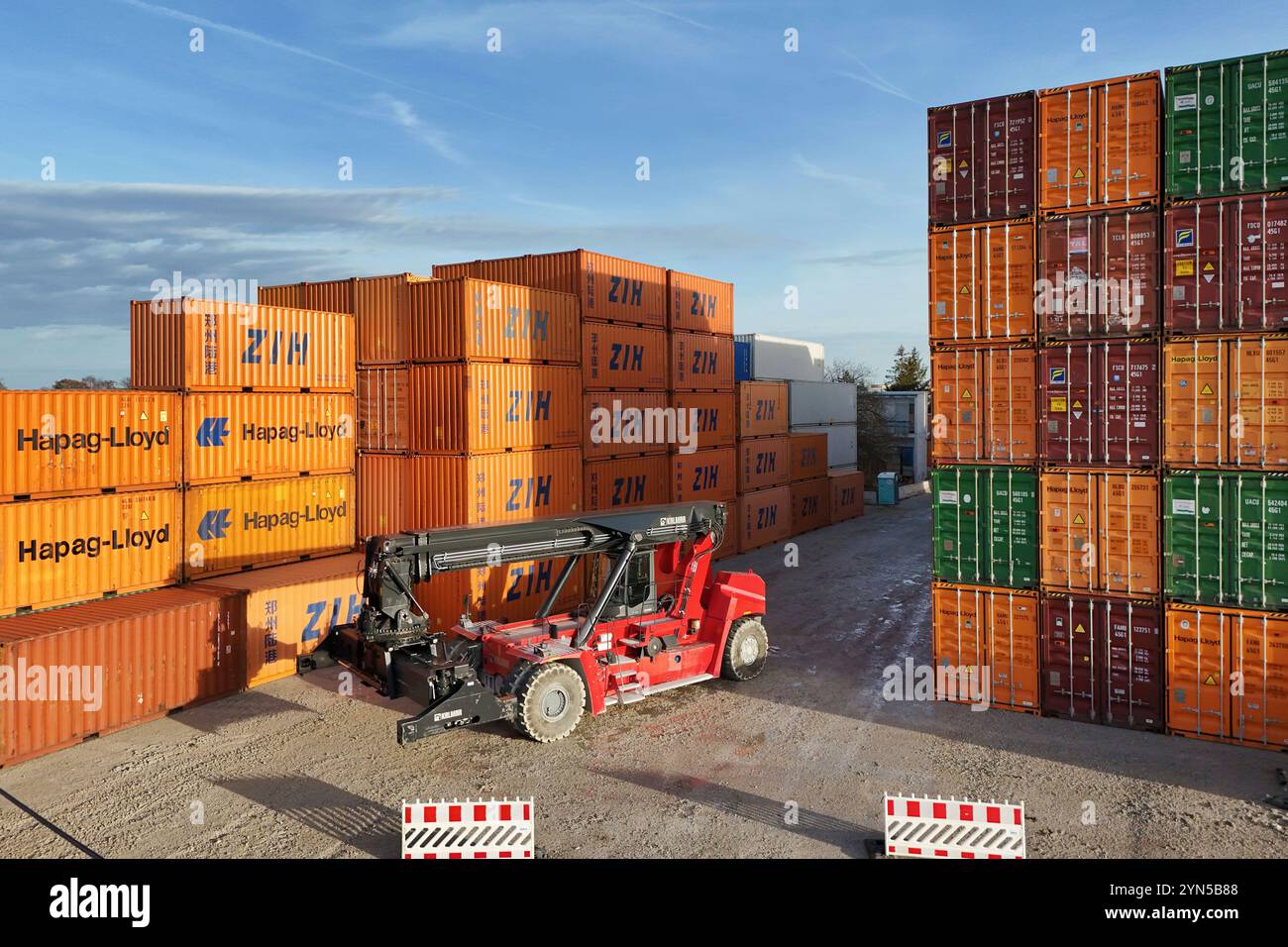 Topic picture German economy, export / container depot container ...