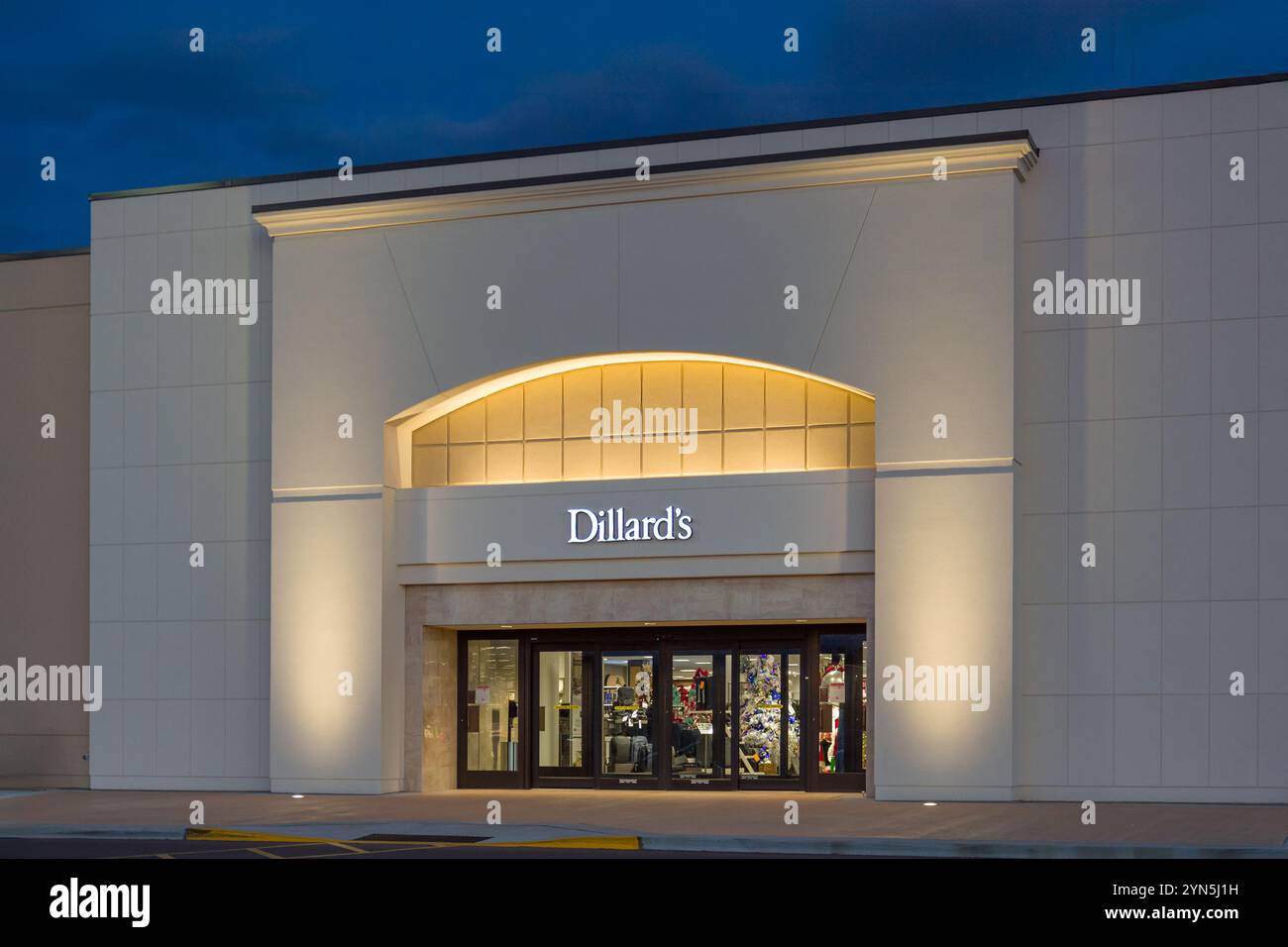 SIOUX FALLS, SD, USA, NOVEMBER 19, 2024: Dillard's retail department ...