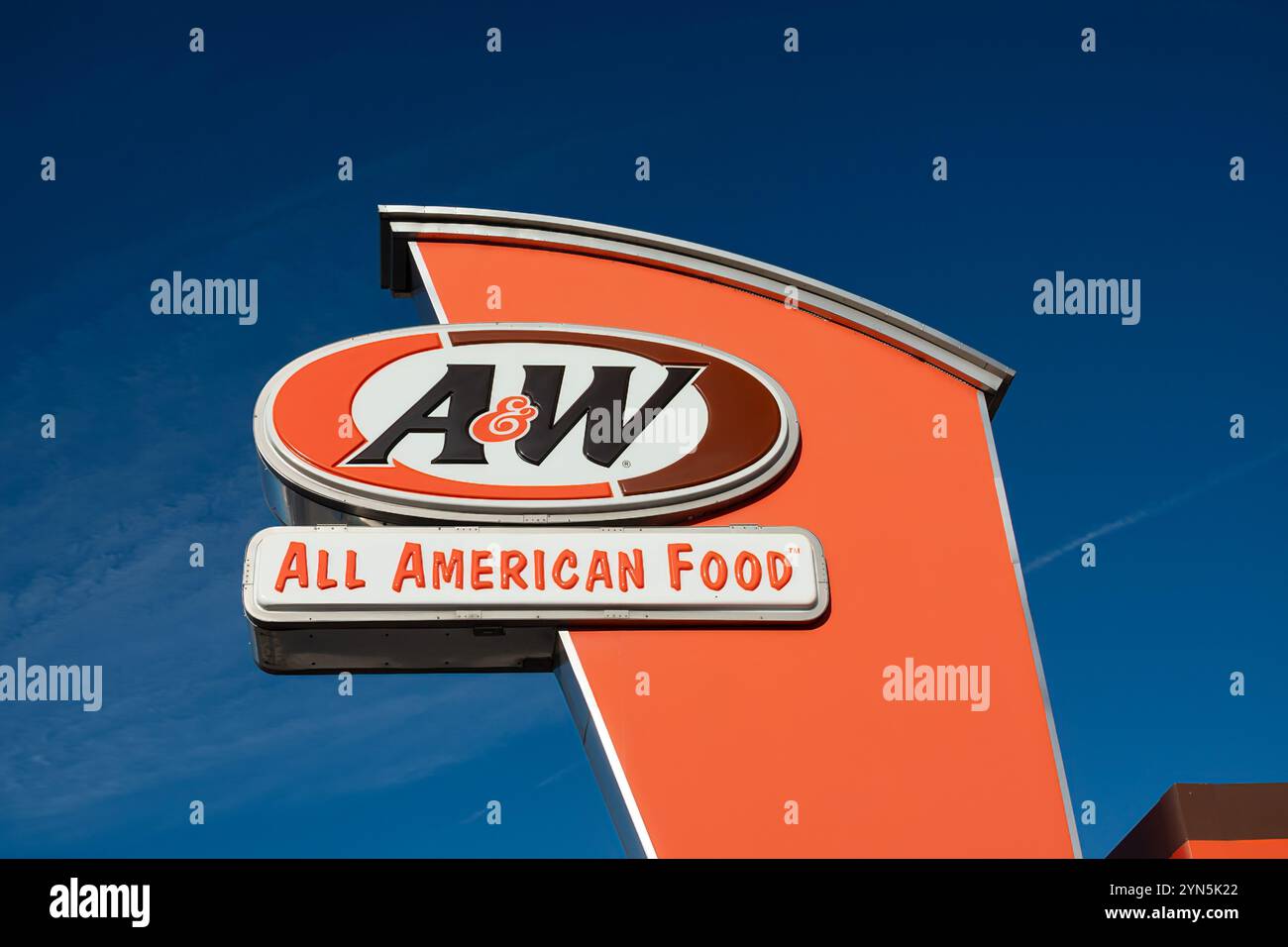 MCINTOSH, MN, USA, NOVEMBER 18, 2024: A&W restaurant exterior and ...