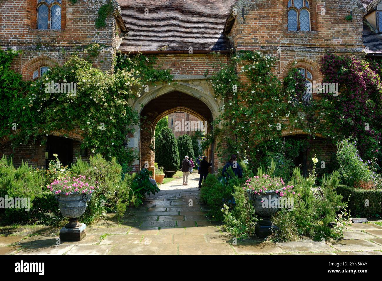Beautiful Entranceway Sissinghurst Gardens Stock Photo - Alamy