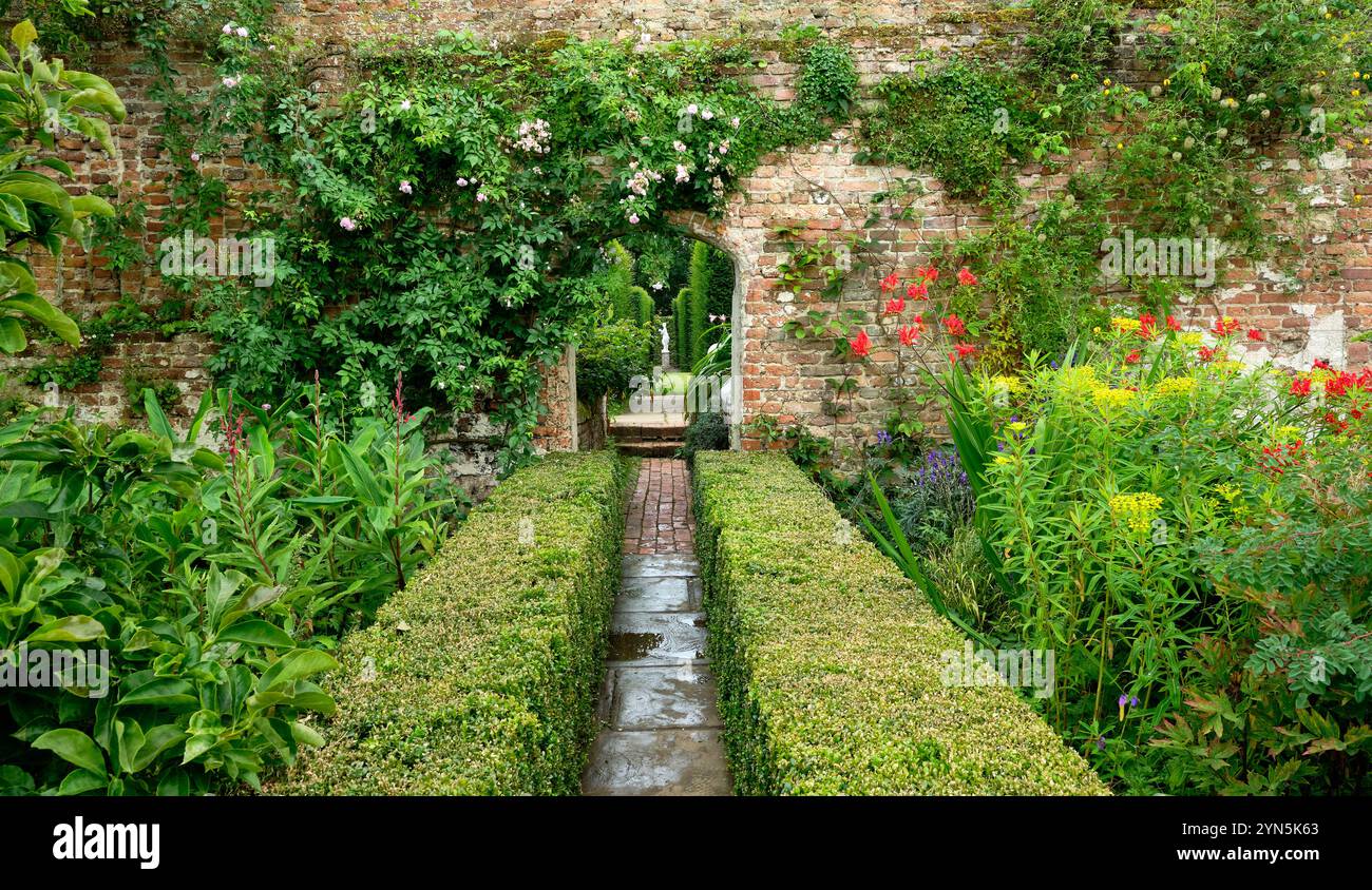 Garden Path and Doorway Sissinghurst Stock Photo - Alamy