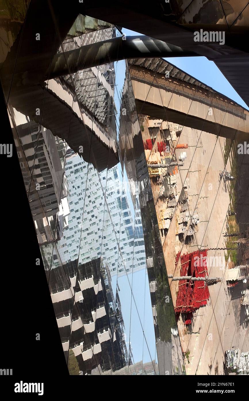 Reflections distortions hi-res stock photography and images - Alamy