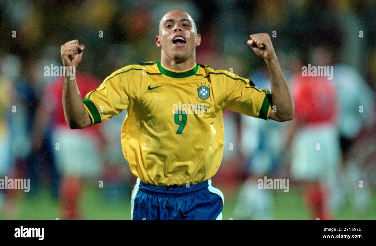 Ronaldo 1998 france hi-res stock photography and images - Alamy