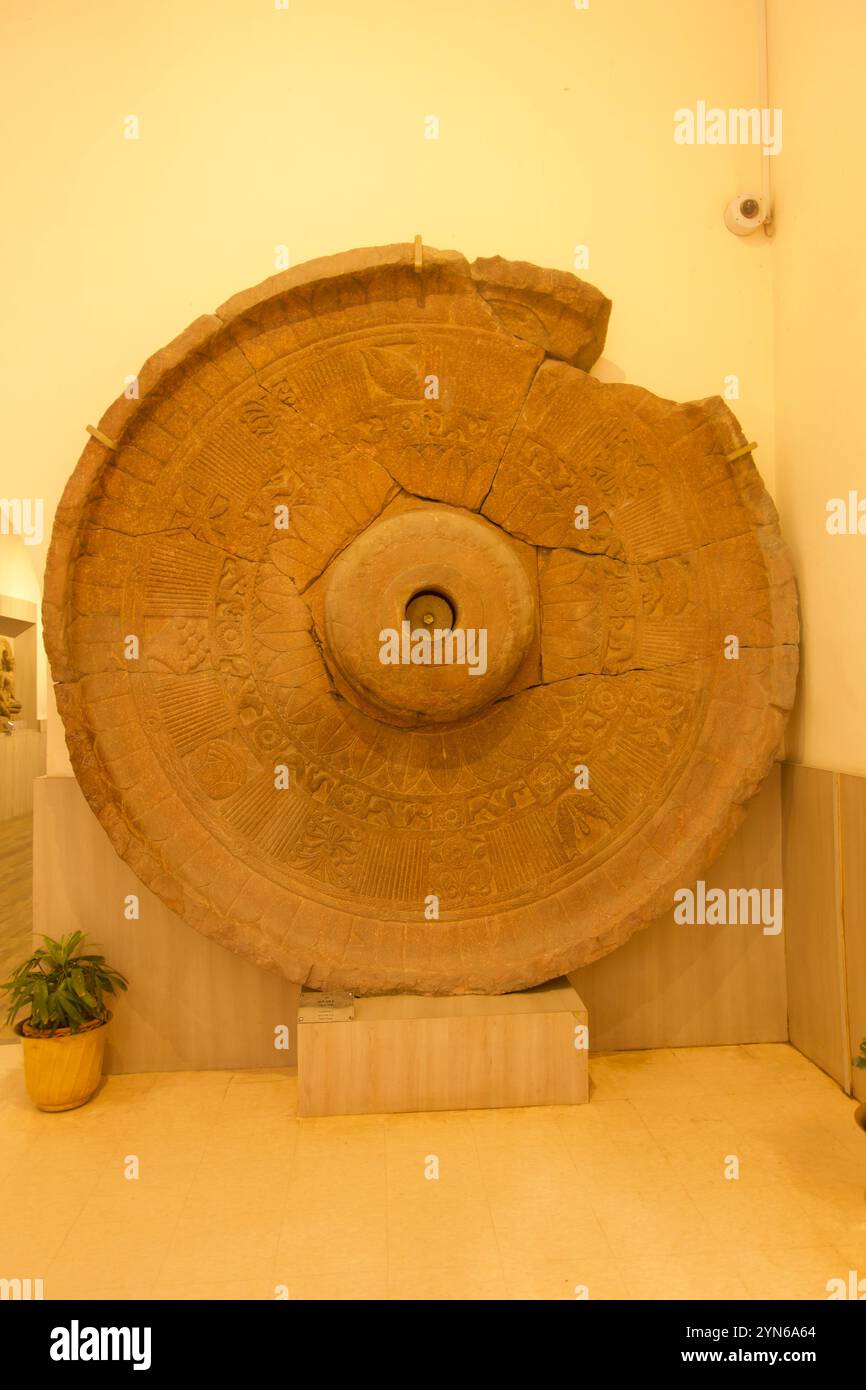 Archaeological Buddhist stone umbrella inside Sarnath Museum in ...
