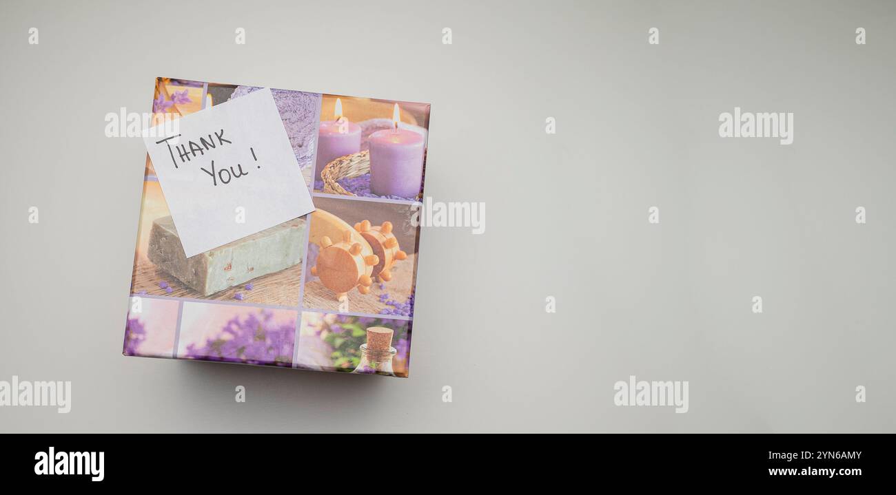 Words thank you written on sticky note Stock Photo - Alamy