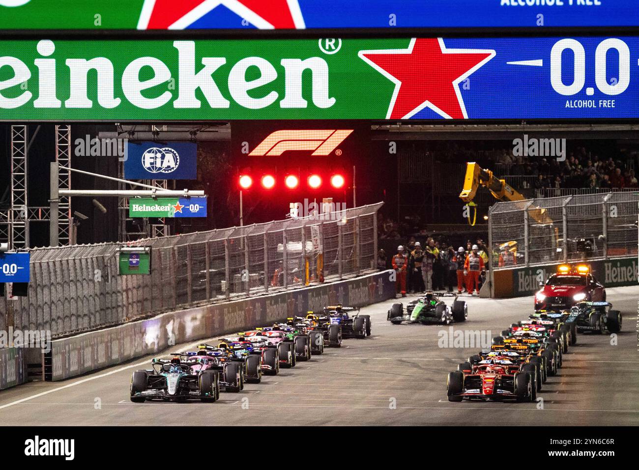 Start zum Großen Preis von Las Vegas. George Russell (UK, Mercedes AMG ...