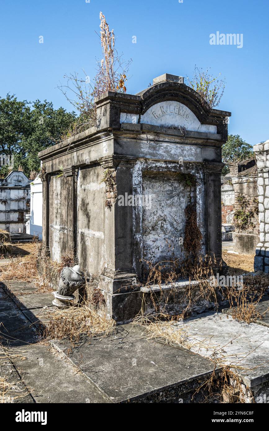 Graveyard shots hi-res stock photography and images - Alamy