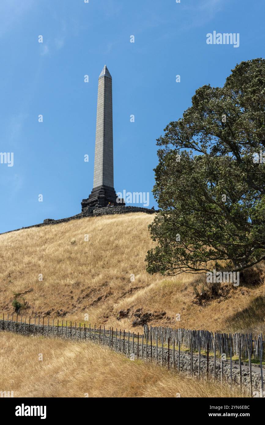 One tree hill in new zealand hi-res stock photography and images - Alamy