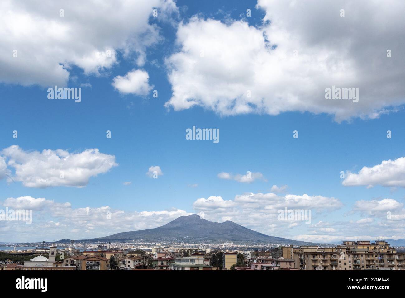 Panoramic view of mount Vesuvius, the cities of Stabia and Pompeii in ...
