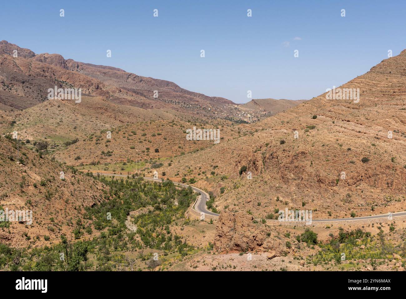 Road winding through village in the moroccan anti atlas mountains hi-res stock photography and ...