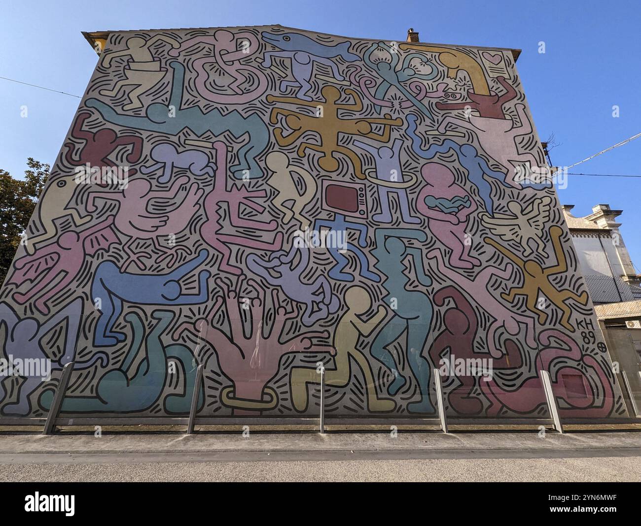 Keith haring mural hi-res stock photography and images - Alamy