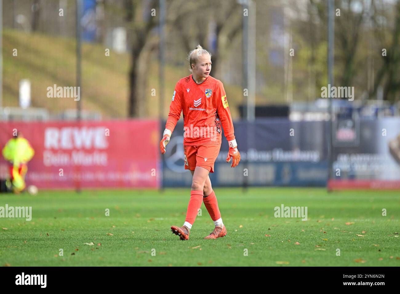 Jasmin Janning (49, FC Carl Zeiss Jena Frauen) Hamburger SV vs. Carl ...