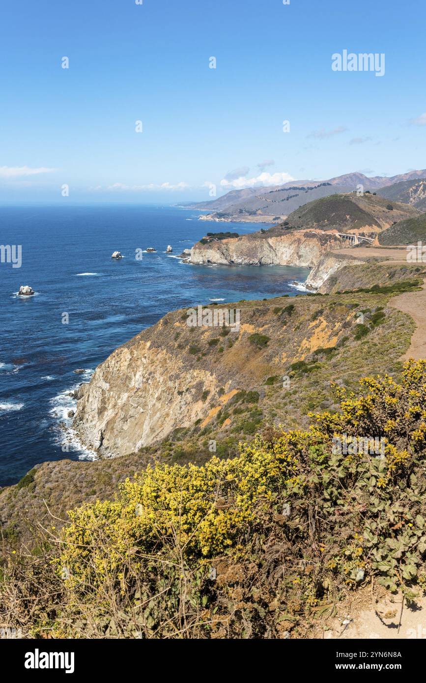 Scenic pacific coast at the Big Sur Highway No 1 in California, USA ...
