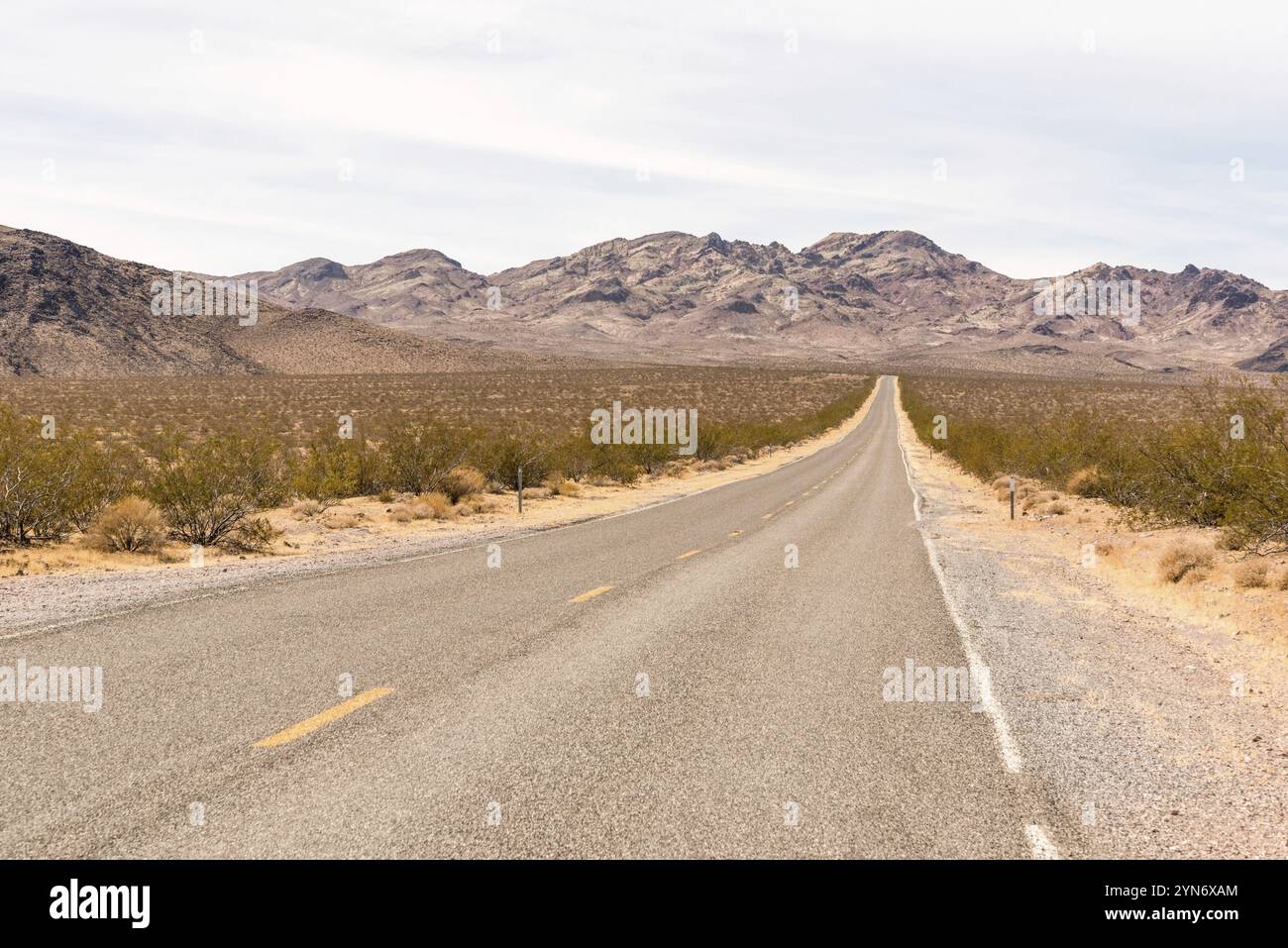 American highways desert hi-res stock photography and images - Alamy