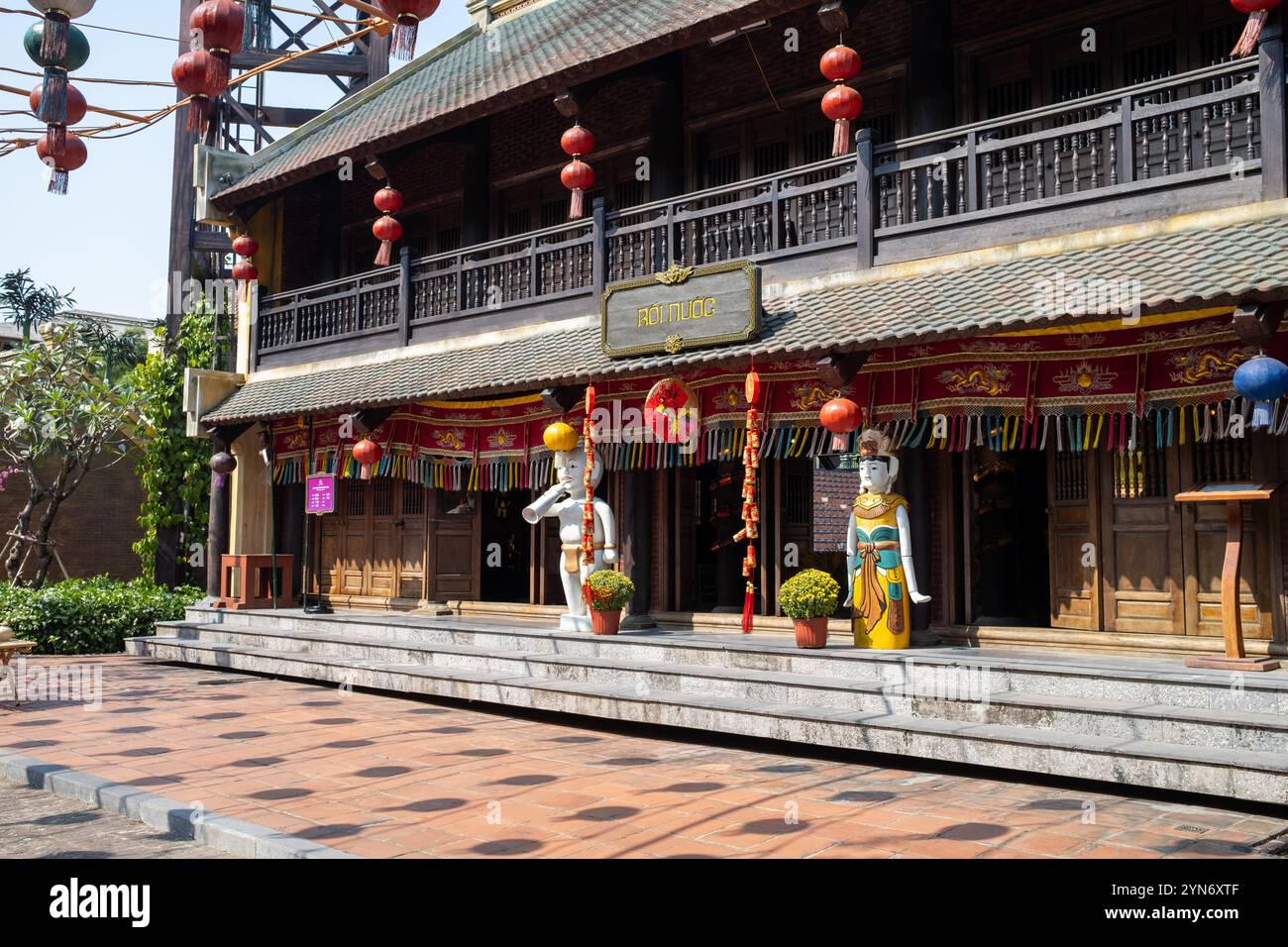 Water Puppet Theatre in the Heritage Village at Vinpearl Grand World ...