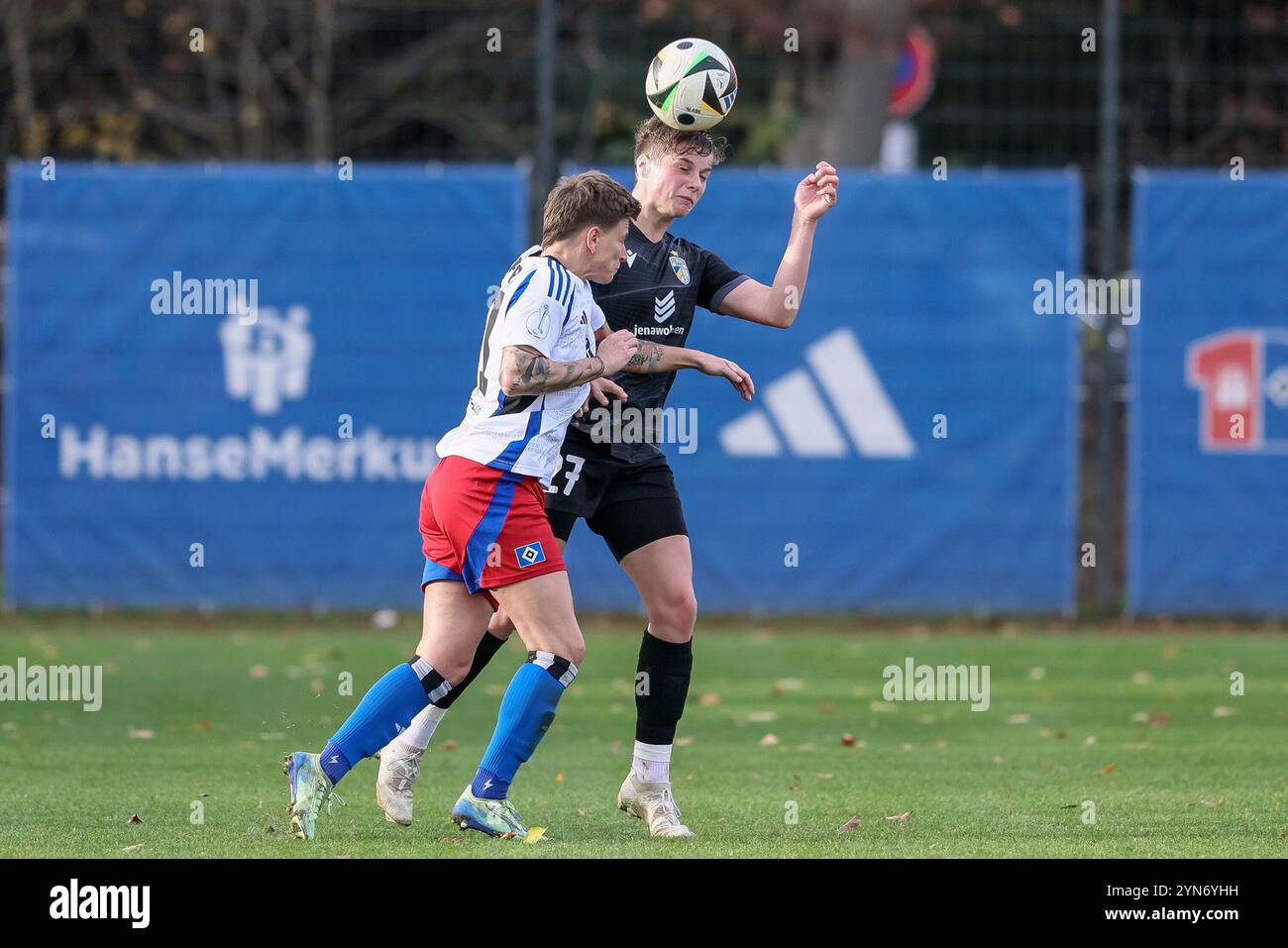 Hamburg, Deutschland. 24th Nov, 2024. v.li.: Jobina Lahr (Hamburger SV ...
