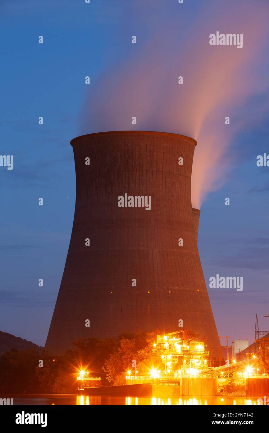 Cooling towers of the John E. Amos Coal Fired Power Plant, near Poca ...
