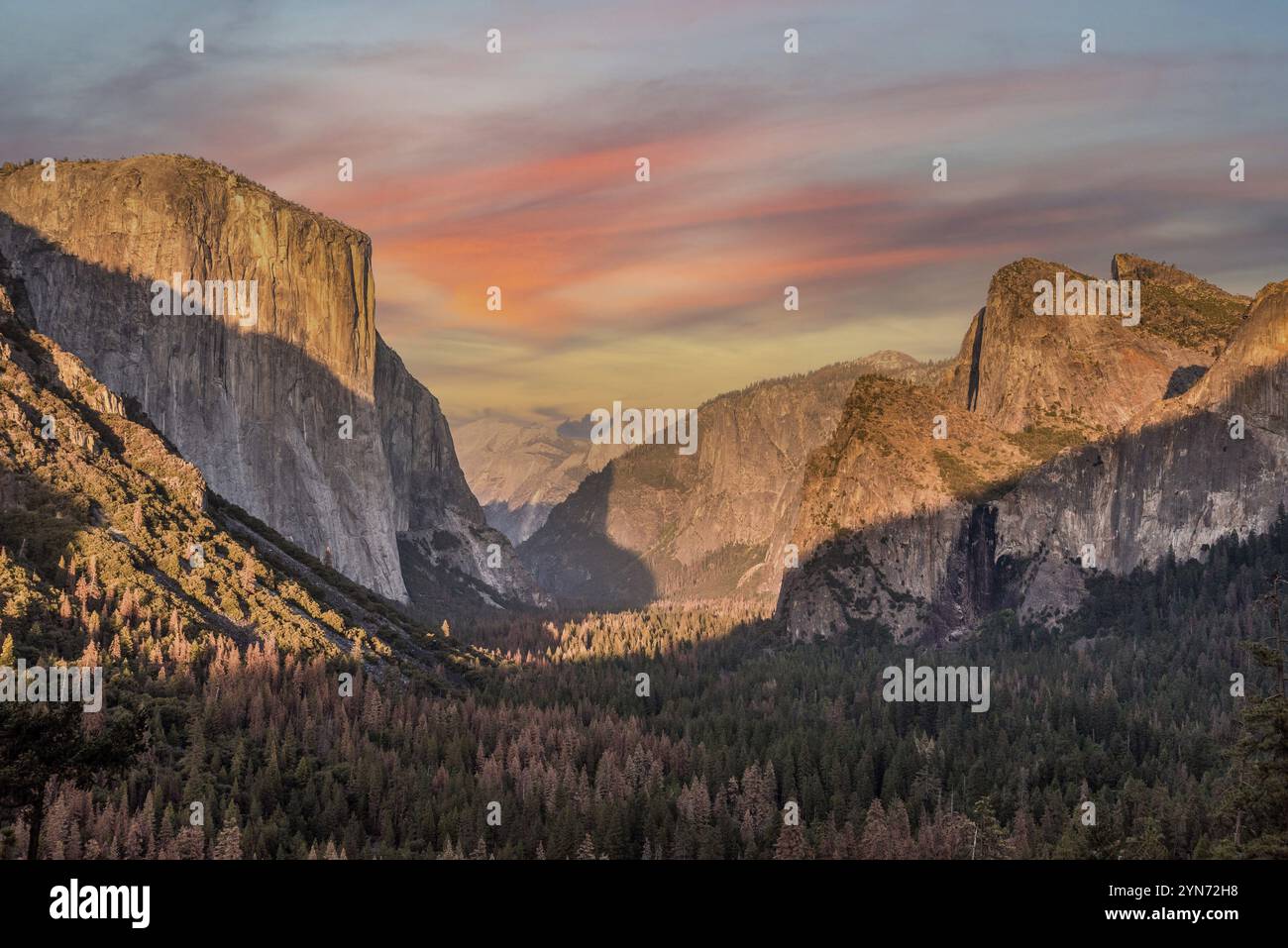 Sunlight over yosemite valley hi-res stock photography and images - Alamy