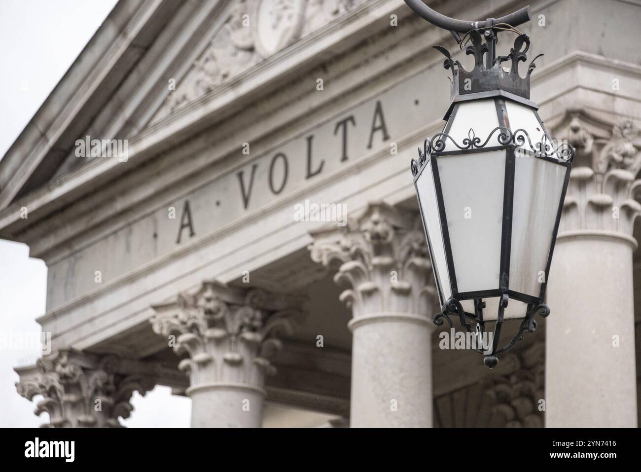 Volta temple lake como hi-res stock photography and images - Alamy