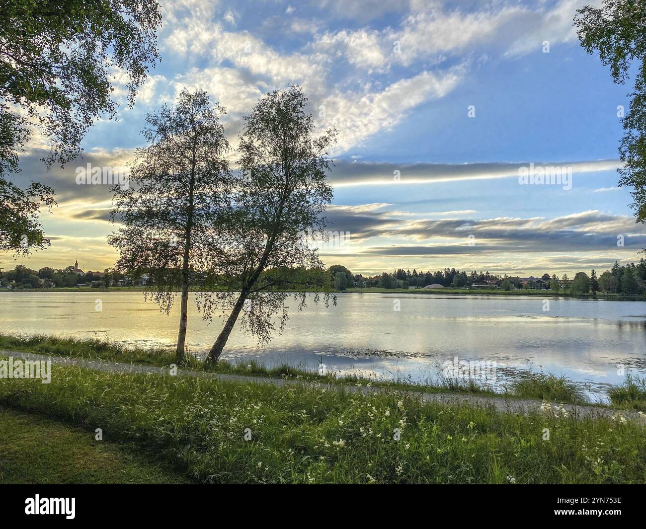 Scenic sky above the lake of Bad Bayersoien in the Bavarian Alps ...