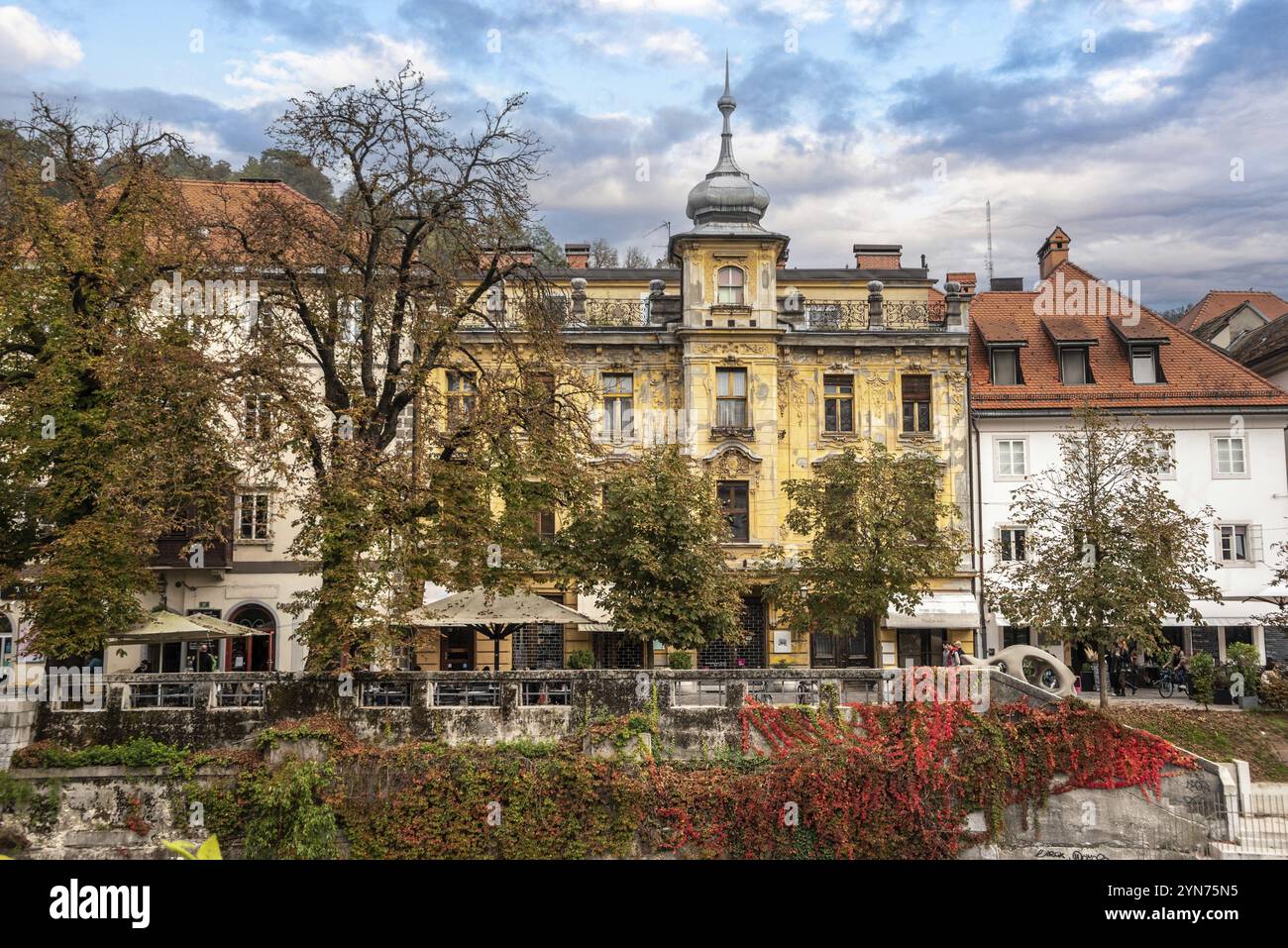 Old classical city buildings hi-res stock photography and images - Alamy