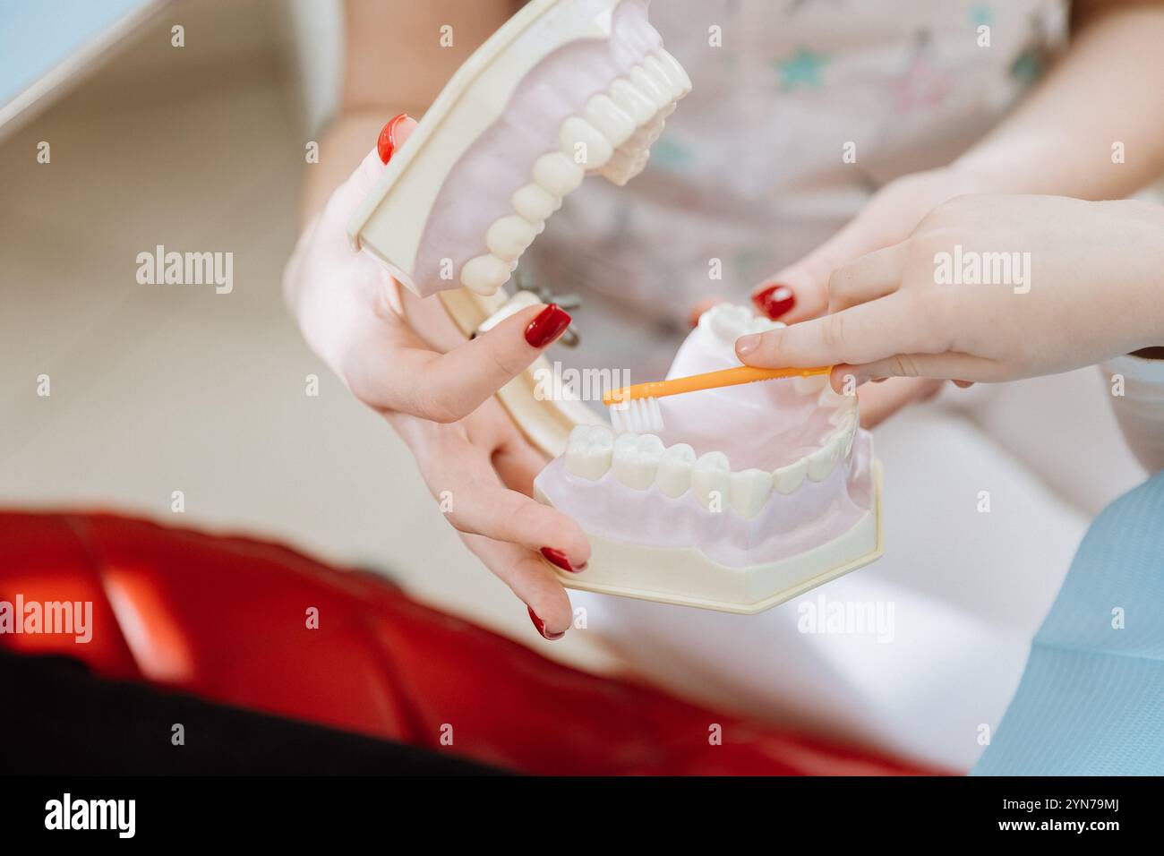 Brushing teeth tutorial hi-res stock photography and images - Alamy