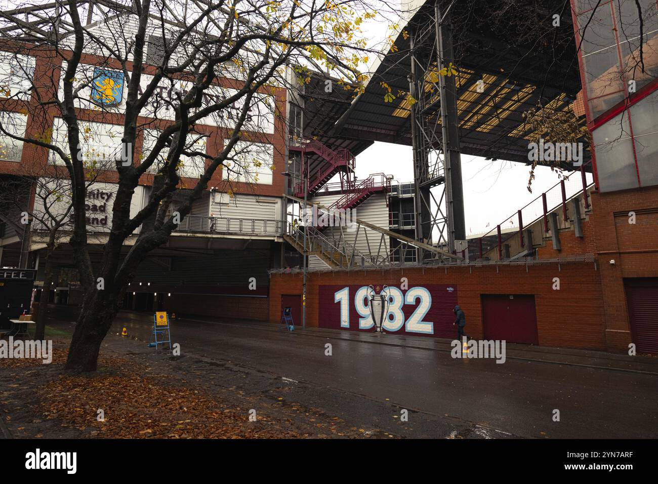 Aston villa stadium outside view hi-res stock photography and images ...