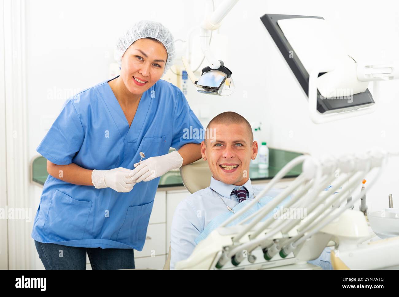 Smile dental chair hi-res stock photography and images - Alamy