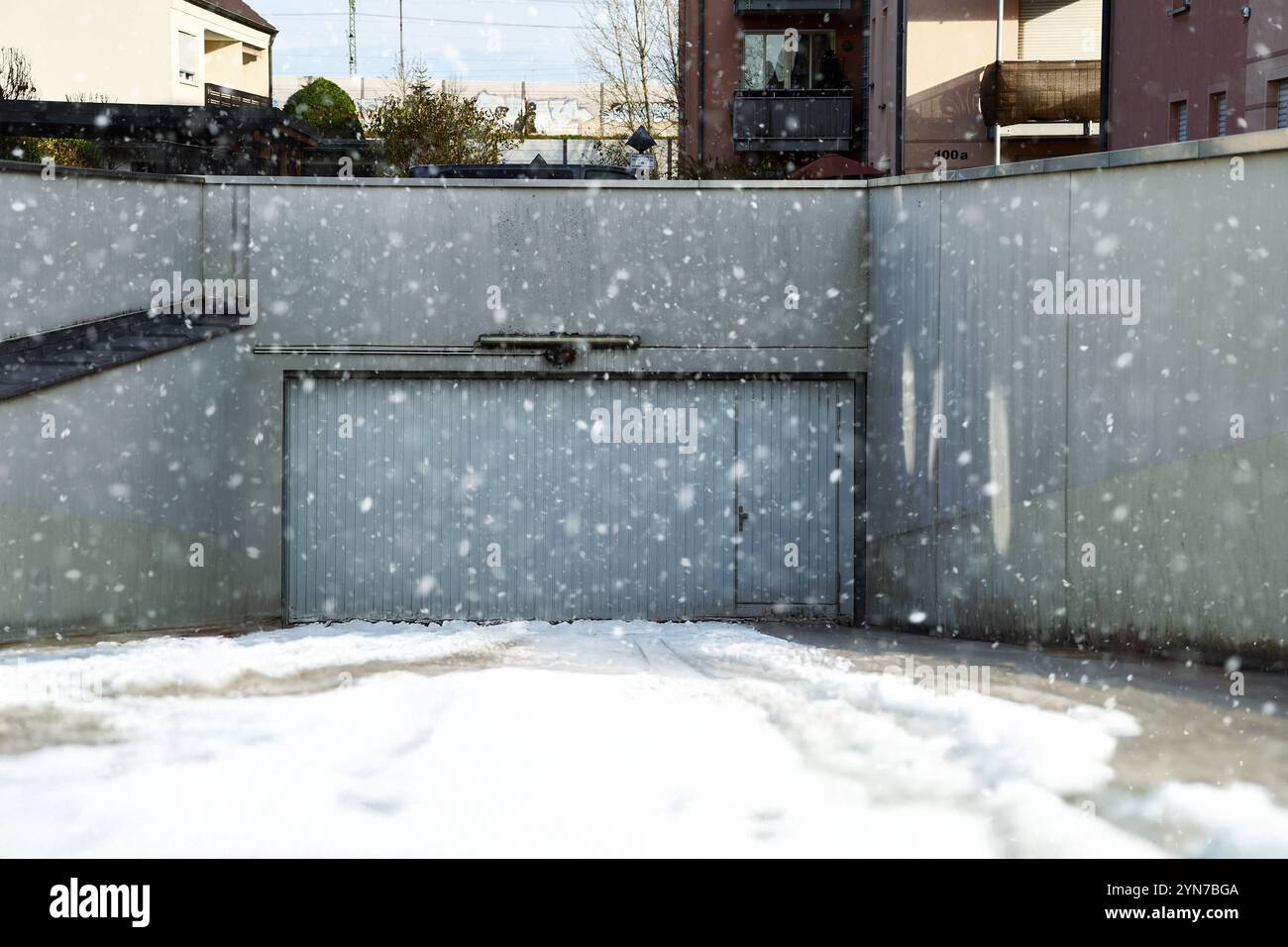 Garagenabfahrt hi-res stock photography and images - Alamy