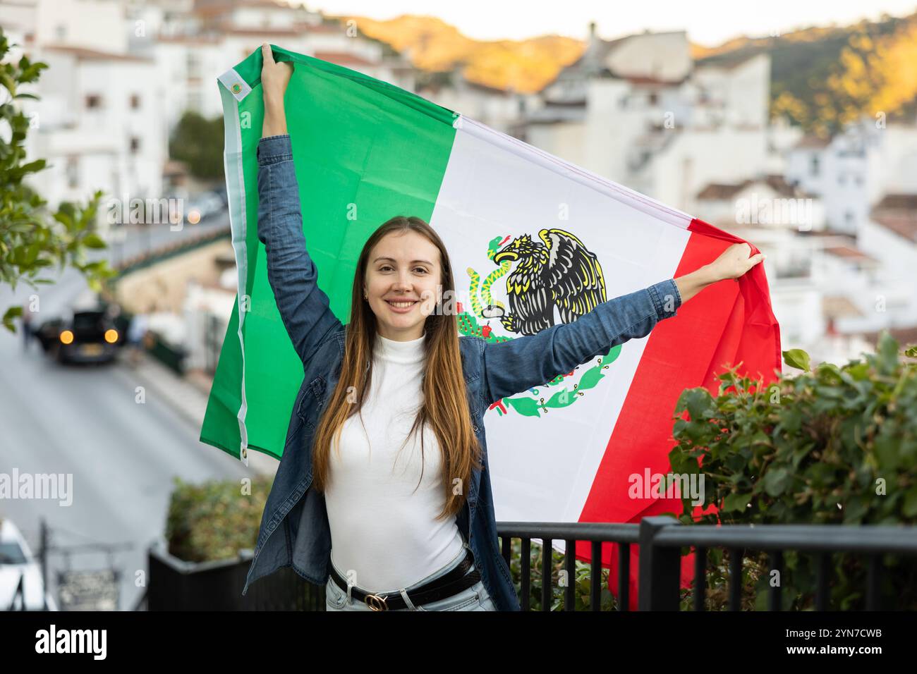 Female mexican soccer fan hi-res stock photography and images - Alamy
